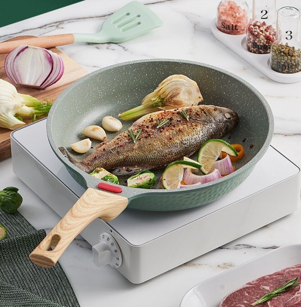 日本暢銷 | 【**包裝隨機**】24cm 麥飯石平底鍋平底鑊不粘鍋煎炒鍋(電磁爐通用) 【煎牛排｜炒菜｜加厚材質】 Parallel import 平行進口 | 尺碼 : A ...