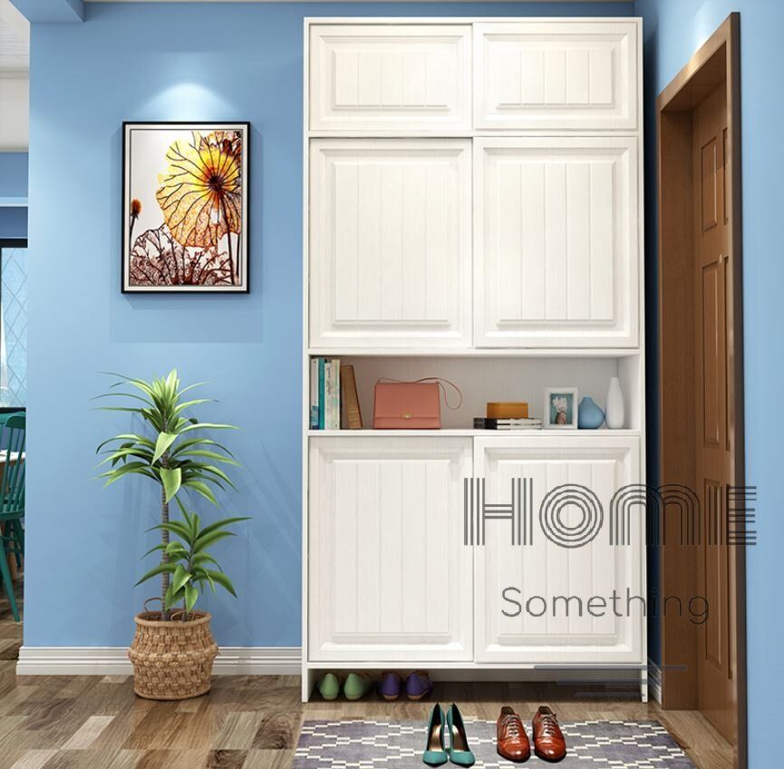 HOME Something | Empty shoe cabinet at the bottom of the sliding door ...